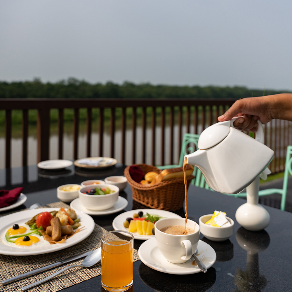 Dining & Bar - River Bank Jungle Resort